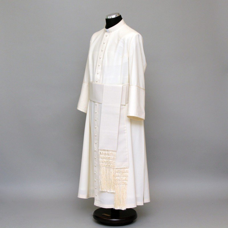 Vaneli Confecções Litúrgicas - Batina Creme Com Faixa Peregrine e Amito